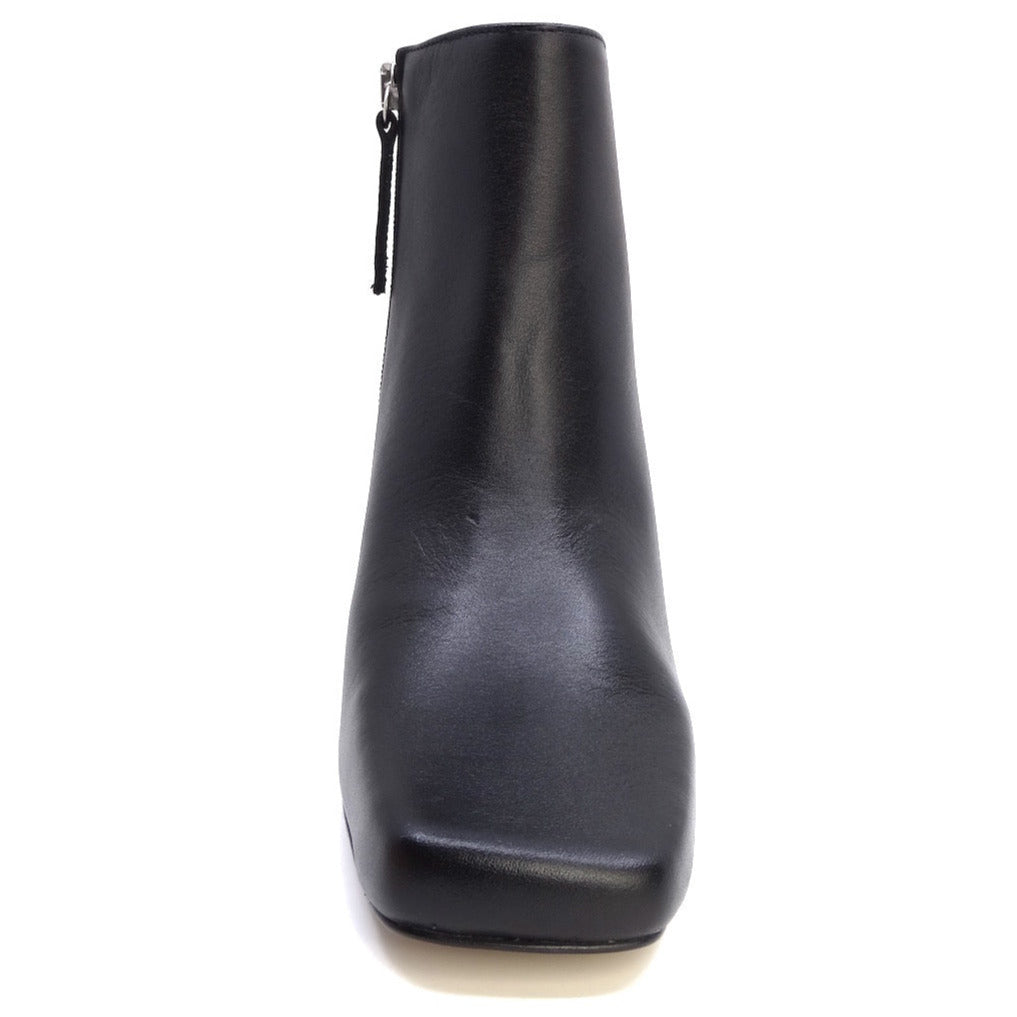 Neo Maya Black Leather – Miss Gladys Sym Choon